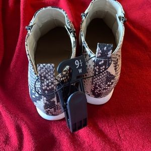 Time and Tru | Shoes | Nwt Shoes Python Print | Poshmark